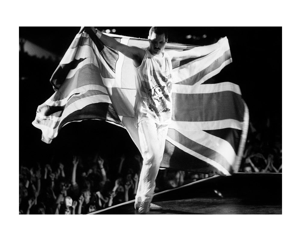 Vocalist Freddie Mercury of British rock band Queen performing on stage ...