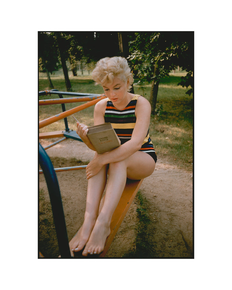 Marilyn Monroe reading Ulysses, Long Island, 1955 - Limited Edition ...
